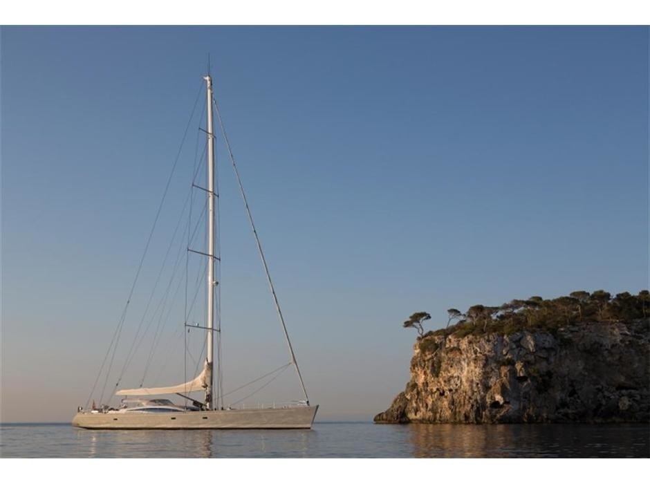 Yacht Hamilton II, CNB Bordeaux | CHARTERWORLD Luxury Superyacht Charters
